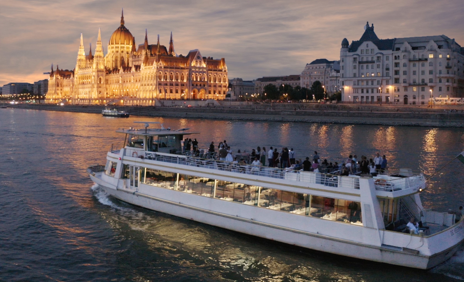 Sightseeing Cruise on the Danube - Dinner&Cruise